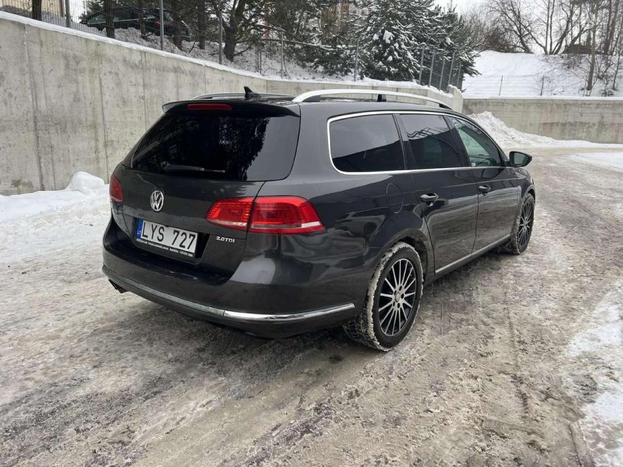 Black Volkswagen Passat 2012 in Vilnius, with an engine capacity of 1.97 L and mileage of 272 thousand km for 6000 €, photo 3 on AUTOMOTO.COM.LV