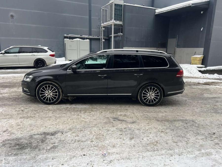 Black Volkswagen Passat 2012 in Vilnius, with an engine capacity of 1.97 L and mileage of 272 thousand km for 6000 €, photo 5 on AUTOMOTO.COM.LV