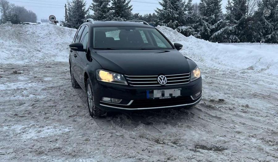 Black Volkswagen Passat 2012 in Raseiniai, with an engine capacity of 1.97 L and mileage of 287 thousand km for 5150 €, photo 1 on AUTOMOTO.COM.LV