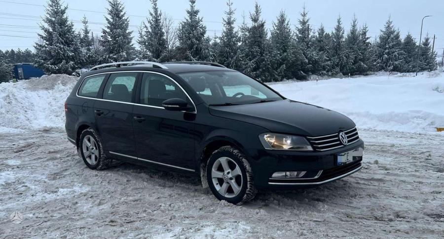 Black Volkswagen Passat 2012 in Raseiniai, with an engine capacity of 1.97 L and mileage of 287 thousand km for 5150 €, photo 5 on AUTOMOTO.COM.LV