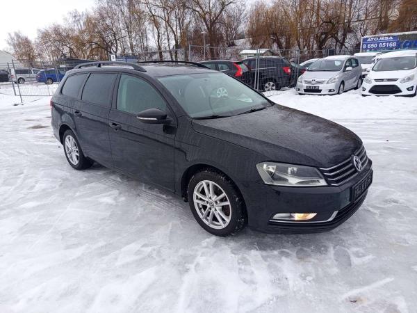 Black Volkswagen Passat 2012 in Marijampole, with an engine capacity of 2.00 L and mileage of 300 thousand km for 4300 €, photo 3 on AUTOMOTO.COM.LV