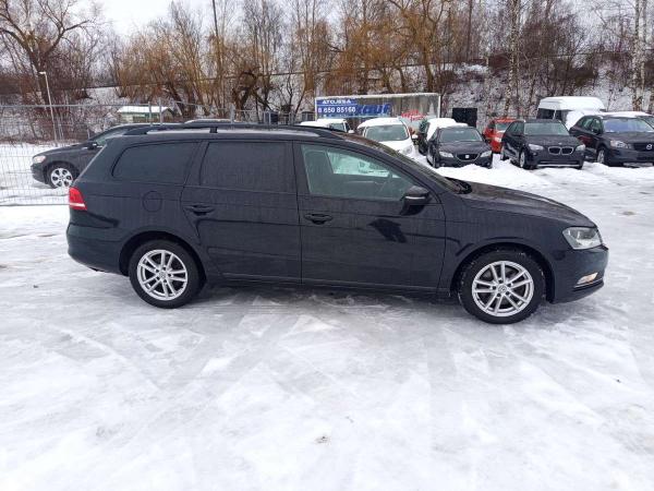 Black Volkswagen Passat 2012 in Marijampole, with an engine capacity of 2.00 L and mileage of 300 thousand km for 4300 €, photo 4 on AUTOMOTO.COM.LV