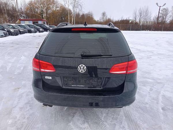 Black Volkswagen Passat 2012 in Marijampole, with an engine capacity of 2.00 L and mileage of 300 thousand km for 4300 €, photo 6 on AUTOMOTO.COM.LV