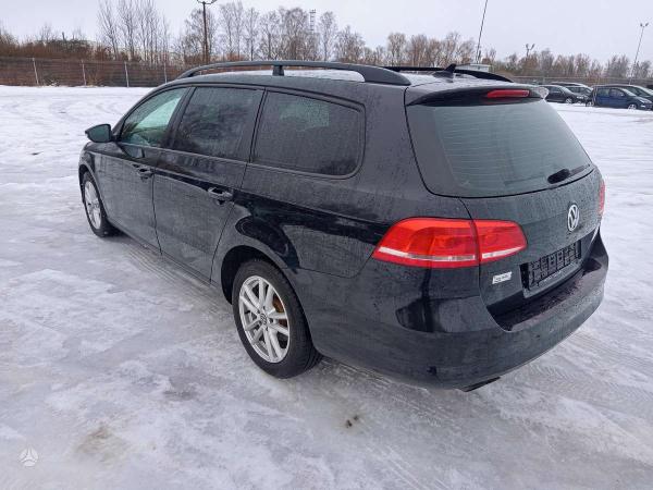 Black Volkswagen Passat 2012 in Marijampole, with an engine capacity of 2.00 L and mileage of 300 thousand km for 4300 €, photo 7 on AUTOMOTO.COM.LV