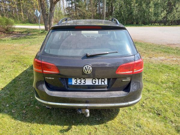 Melns Volkswagen Passat 2012 Rapla, ar dzinēja tilpumu 0.00 L un nobraukumu 384 tūkst. km par 5500 €, foto 4 vietnē AUTOMOTO.COM.LV