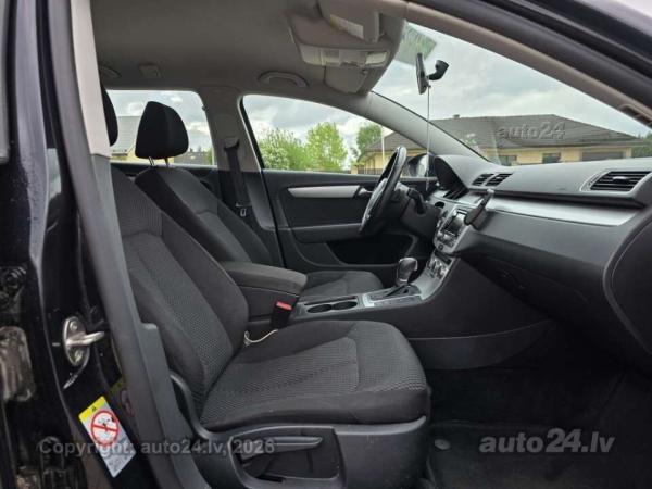 Black Volkswagen Passat 2012 in Tartu, with an engine capacity of 2.00 L and mileage of 330 thousand km for 2999 €, photo 9 on AUTOMOTO.COM.LV