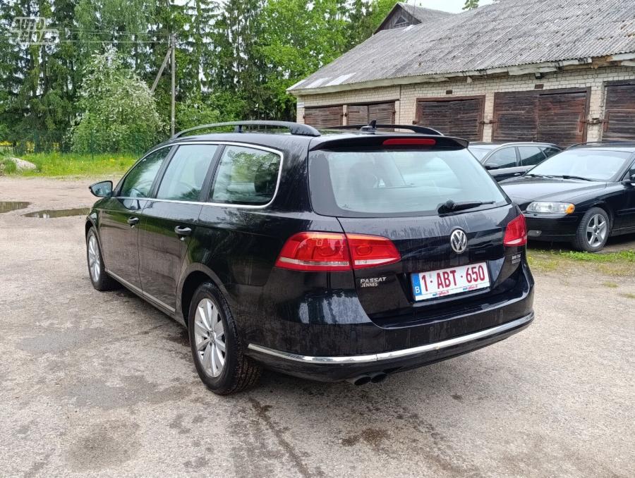 Black Volkswagen Passat 2012 in Sirvintos, with an engine capacity of 2.00 L and mileage of 289 thousand km for 4300 €, photo 5 on AUTOMOTO.COM.LV