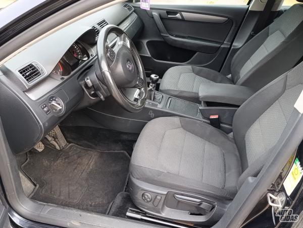 Black Volkswagen Passat 2012 in Sirvintos, with an engine capacity of 2.00 L and mileage of 289 thousand km for 4300 €, photo 7 on AUTOMOTO.COM.LV
