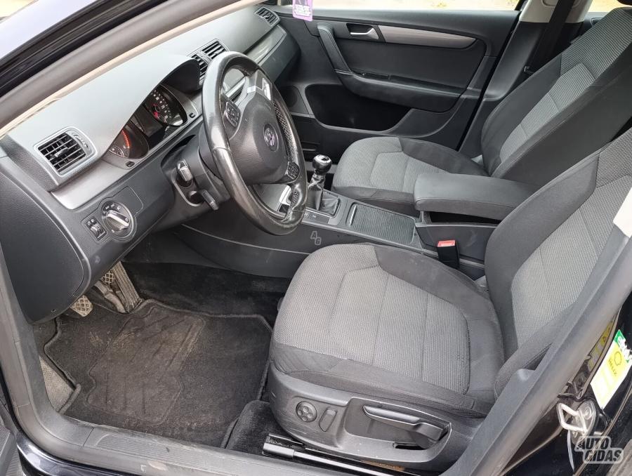 Black Volkswagen Passat 2012 in Sirvintos, with an engine capacity of 2.00 L and mileage of 289 thousand km for 4300 €, photo 8 on AUTOMOTO.COM.LV