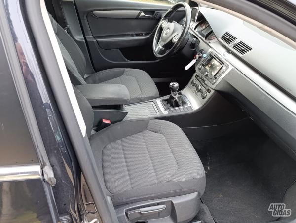 Black Volkswagen Passat 2012 in Sirvintos, with an engine capacity of 2.00 L and mileage of 289 thousand km for 4300 €, photo 9 on AUTOMOTO.COM.LV