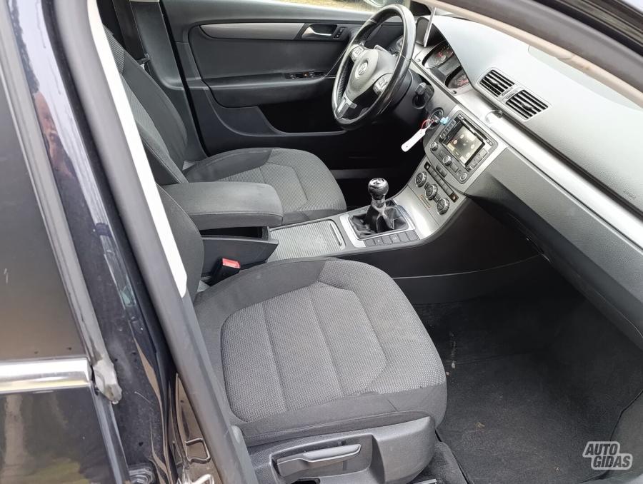 Black Volkswagen Passat 2012 in Sirvintos, with an engine capacity of 2.00 L and mileage of 289 thousand km for 4300 €, photo 10 on AUTOMOTO.COM.LV