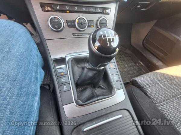Black Volkswagen Passat 2012 in Tallinn, with an engine capacity of 1.60 L and mileage of 386 thousand km for 2900 €, photo 4 on AUTOMOTO.COM.LV