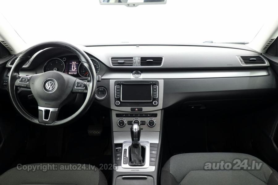 Black Volkswagen Passat 2012 in Tallinn, with an engine capacity of 2.00 L and mileage of 394 thousand km for 2799 €, photo 6 on AUTOMOTO.COM.LV