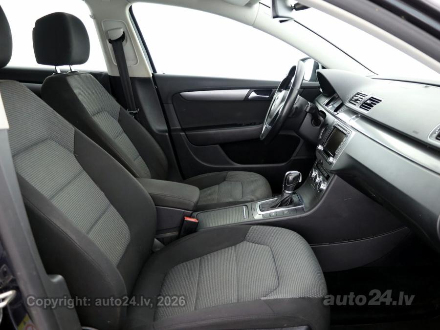 Black Volkswagen Passat 2012 in Tallinn, with an engine capacity of 2.00 L and mileage of 394 thousand km for 2799 €, photo 7 on AUTOMOTO.COM.LV