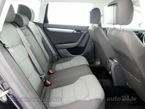 Black Volkswagen Passat 2012 in Tallinn, with an engine capacity of 2.00 L and mileage of 394 thousand km for 2799 €, photo 8 on AUTOMOTO.COM.LV