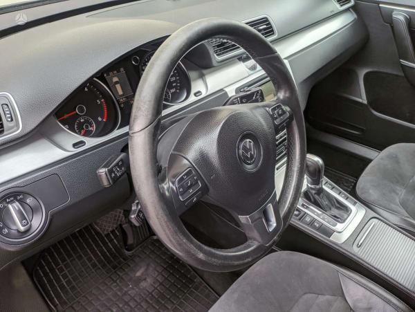 Black Volkswagen Passat 2012 in Kretinga, with an engine capacity of 2.00 L and mileage of 307 thousand km for 5750 €, photo 3 on AUTOMOTO.COM.LV