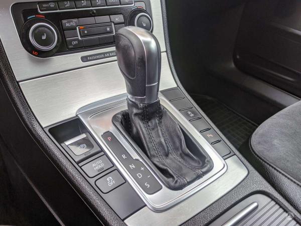 Black Volkswagen Passat 2012 in Kretinga, with an engine capacity of 2.00 L and mileage of 307 thousand km for 5750 €, photo 5 on AUTOMOTO.COM.LV