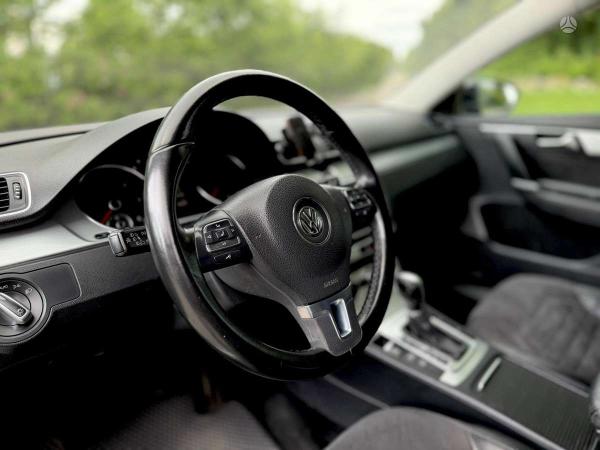 Black Volkswagen Passat 2012 in Vilnius, with an engine capacity of 2.00 L and mileage of 287 thousand km for 4400 €, photo 10 on AUTOMOTO.COM.LV