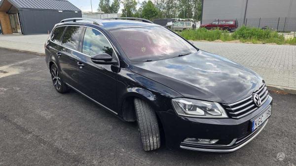 Black Volkswagen Passat 2012 in Kaunas, with an engine capacity of 1.97 L and mileage of 341 thousand km for 4250 €, photo 2 on AUTOMOTO.COM.LV