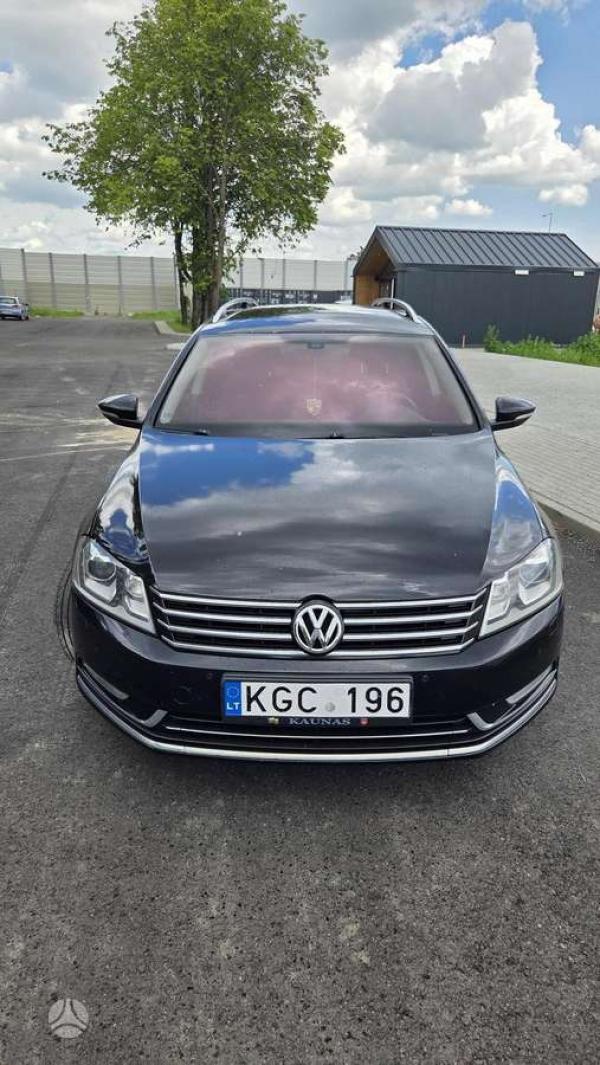 Black Volkswagen Passat 2012 in Kaunas, with an engine capacity of 1.97 L and mileage of 341 thousand km for 4250 €, photo 3 on AUTOMOTO.COM.LV