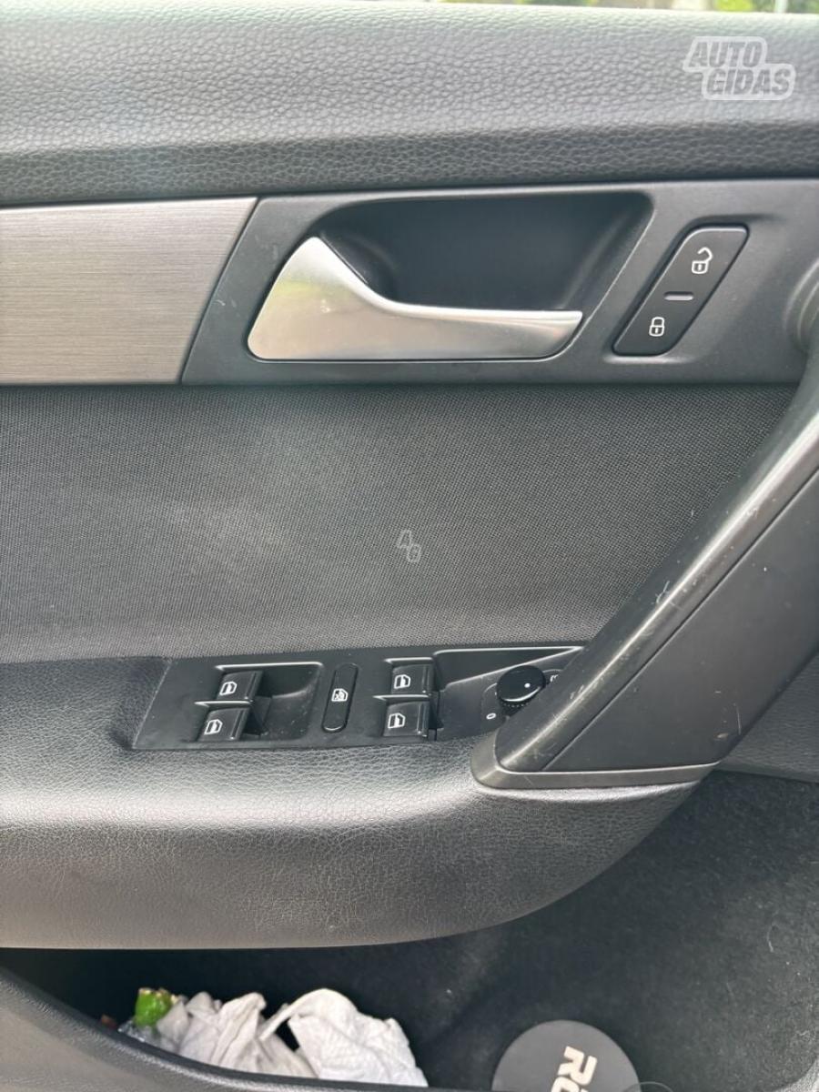 Black Volkswagen Passat 2012 in Panevezys, with an engine capacity of 2.00 L and mileage of 248 thousand km for 4500 €, photo 15 on AUTOMOTO.COM.LV