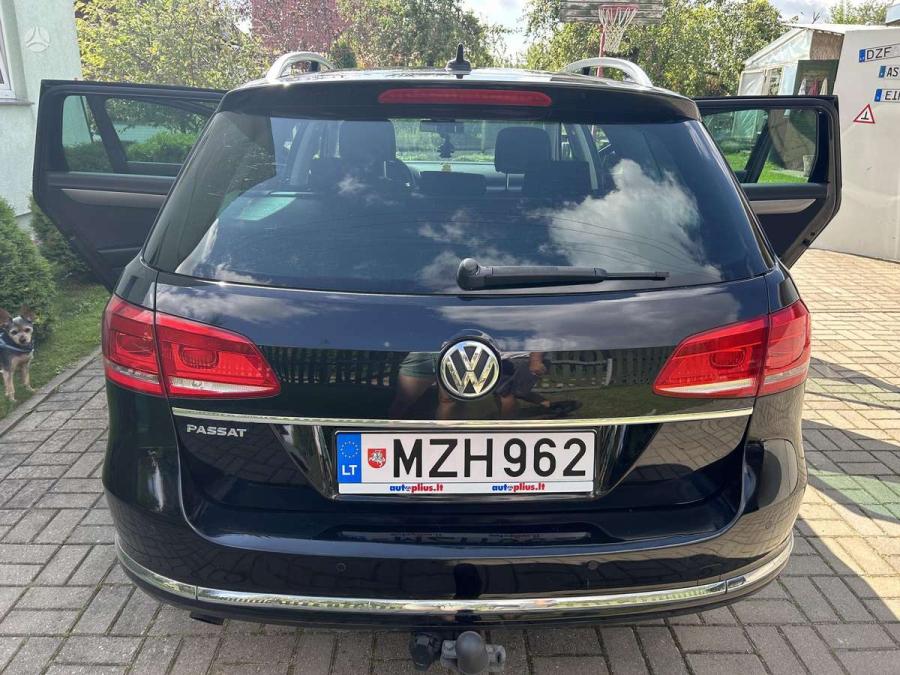 Black Volkswagen Passat 2012 in Vilnius, with an engine capacity of 1.39 L and mileage of 241 thousand km for 3999 €, photo 7 on AUTOMOTO.COM.LV