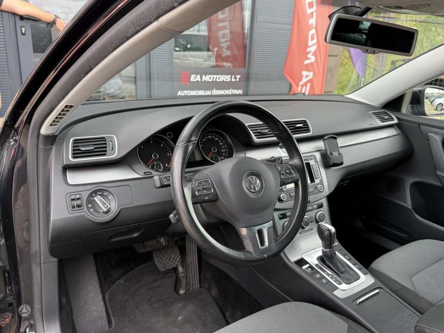 Black Volkswagen Passat 2012 in Vilnius, with an engine capacity of 1.97 L and mileage of 282 thousand km for 6400 €, photo 12 on AUTOMOTO.COM.LV