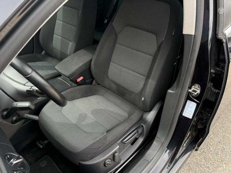 Black Volkswagen Passat 2012 in Vilnius, with an engine capacity of 1.97 L and mileage of 282 thousand km for 6400 €, photo 18 on AUTOMOTO.COM.LV