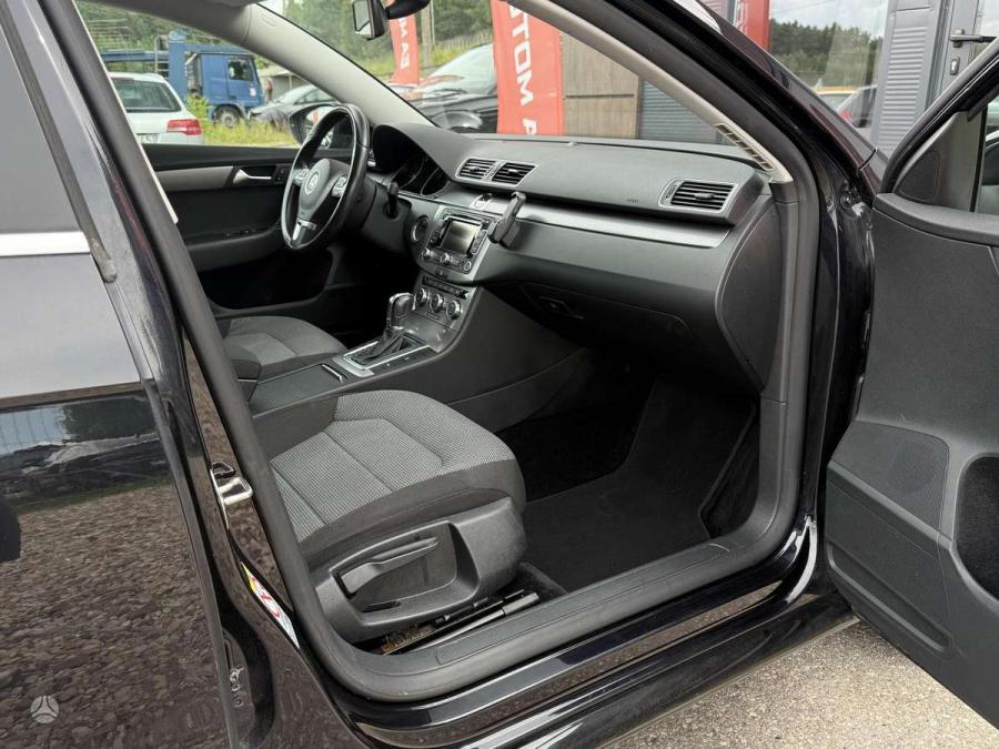 Black Volkswagen Passat 2012 in Vilnius, with an engine capacity of 1.97 L and mileage of 282 thousand km for 6400 €, photo 19 on AUTOMOTO.COM.LV