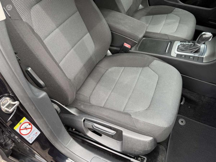 Black Volkswagen Passat 2012 in Vilnius, with an engine capacity of 1.97 L and mileage of 282 thousand km for 6400 €, photo 20 on AUTOMOTO.COM.LV