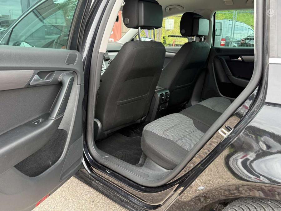 Black Volkswagen Passat 2012 in Vilnius, with an engine capacity of 1.97 L and mileage of 282 thousand km for 6400 €, photo 21 on AUTOMOTO.COM.LV
