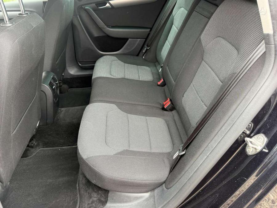 Black Volkswagen Passat 2012 in Vilnius, with an engine capacity of 1.97 L and mileage of 282 thousand km for 6400 €, photo 22 on AUTOMOTO.COM.LV