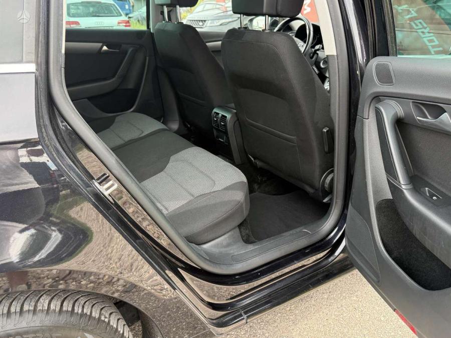 Black Volkswagen Passat 2012 in Vilnius, with an engine capacity of 1.97 L and mileage of 282 thousand km for 6400 €, photo 23 on AUTOMOTO.COM.LV