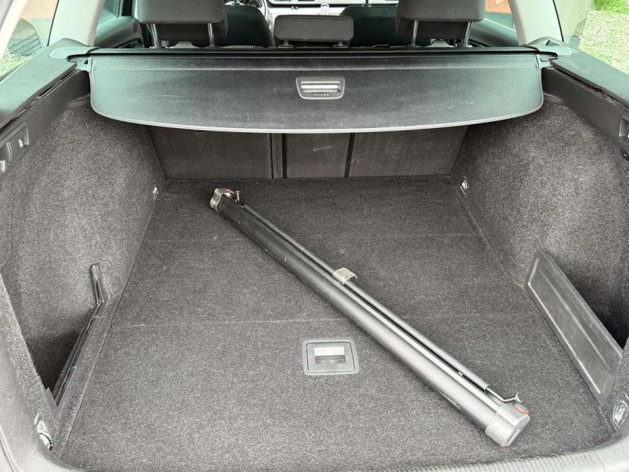 Black Volkswagen Passat 2012 in Vilnius, with an engine capacity of 1.97 L and mileage of 282 thousand km for 6400 €, photo 27 on AUTOMOTO.COM.LV