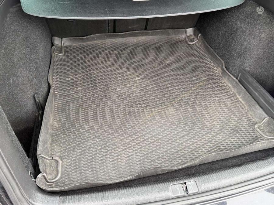 Black Volkswagen Passat 2012 in Vilnius, with an engine capacity of 1.97 L and mileage of 282 thousand km for 6400 €, photo 28 on AUTOMOTO.COM.LV
