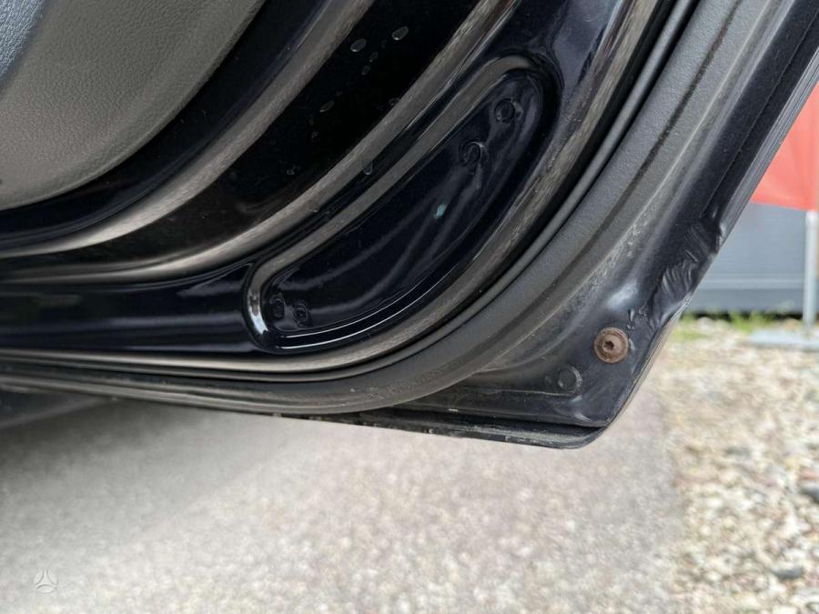 Black Volkswagen Passat 2012 in Vilnius, with an engine capacity of 1.97 L and mileage of 282 thousand km for 6400 €, photo 48 on AUTOMOTO.COM.LV