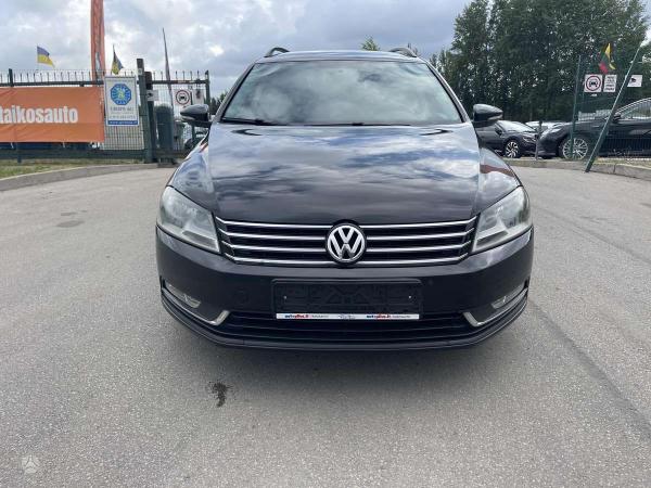 Black Volkswagen Passat 2012 in Kaunas, with an engine capacity of 1.60 L and mileage of 256 thousand km for 4650 €, photo 4 on AUTOMOTO.COM.LV
