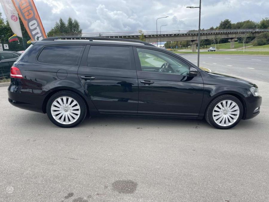 Melns Volkswagen Passat 2012 Kauņa, ar dzinēja tilpumu 1.60 L un nobraukumu 256 tūkst. km par 4650 €, foto 15 vietnē AUTOMOTO.COM.LV