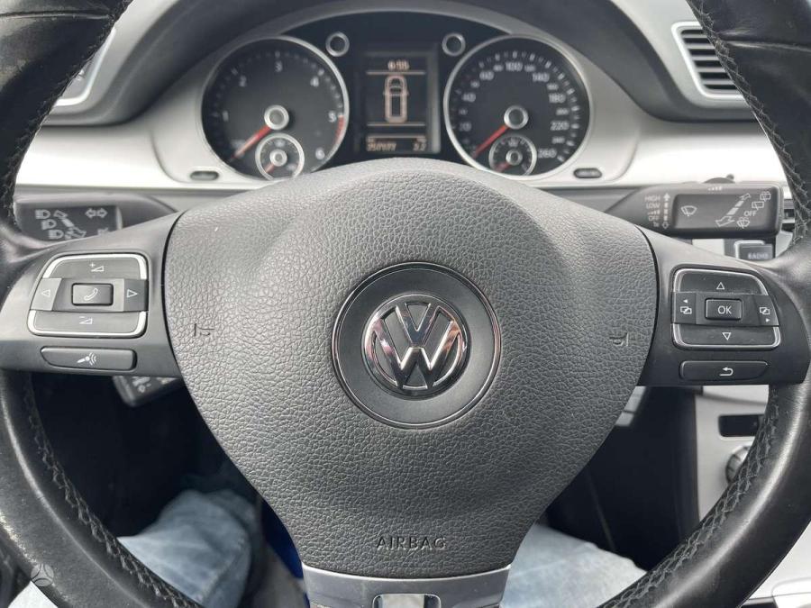 Melns Volkswagen Passat 2012 Kauņa, ar dzinēja tilpumu 1.60 L un nobraukumu 256 tūkst. km par 4650 €, foto 18 vietnē AUTOMOTO.COM.LV