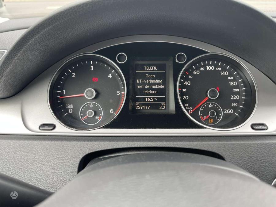 Melns Volkswagen Passat 2012 Kauņa, ar dzinēja tilpumu 1.60 L un nobraukumu 256 tūkst. km par 4650 €, foto 19 vietnē AUTOMOTO.COM.LV