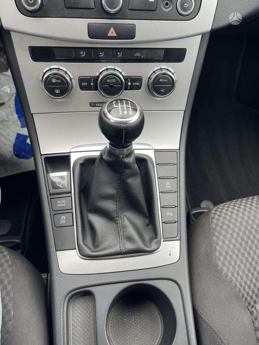Melns Volkswagen Passat 2012 Kauņa, ar dzinēja tilpumu 1.60 L un nobraukumu 256 tūkst. km par 4650 €, foto 20 vietnē AUTOMOTO.COM.LV