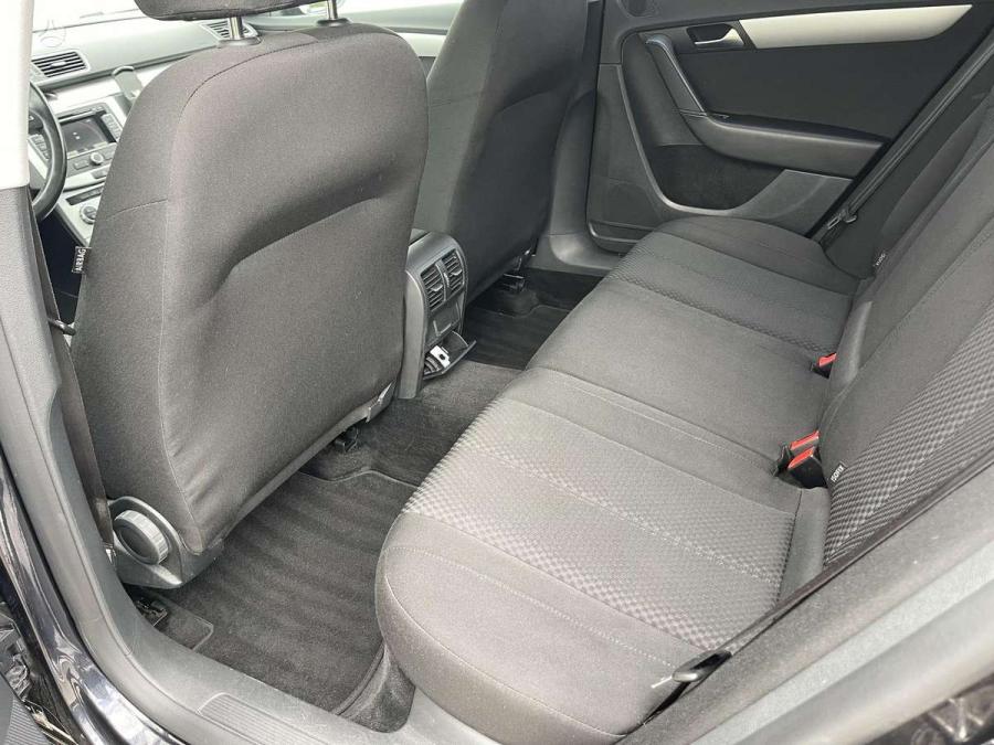 Melns Volkswagen Passat 2012 Kauņa, ar dzinēja tilpumu 1.60 L un nobraukumu 256 tūkst. km par 4650 €, foto 23 vietnē AUTOMOTO.COM.LV
