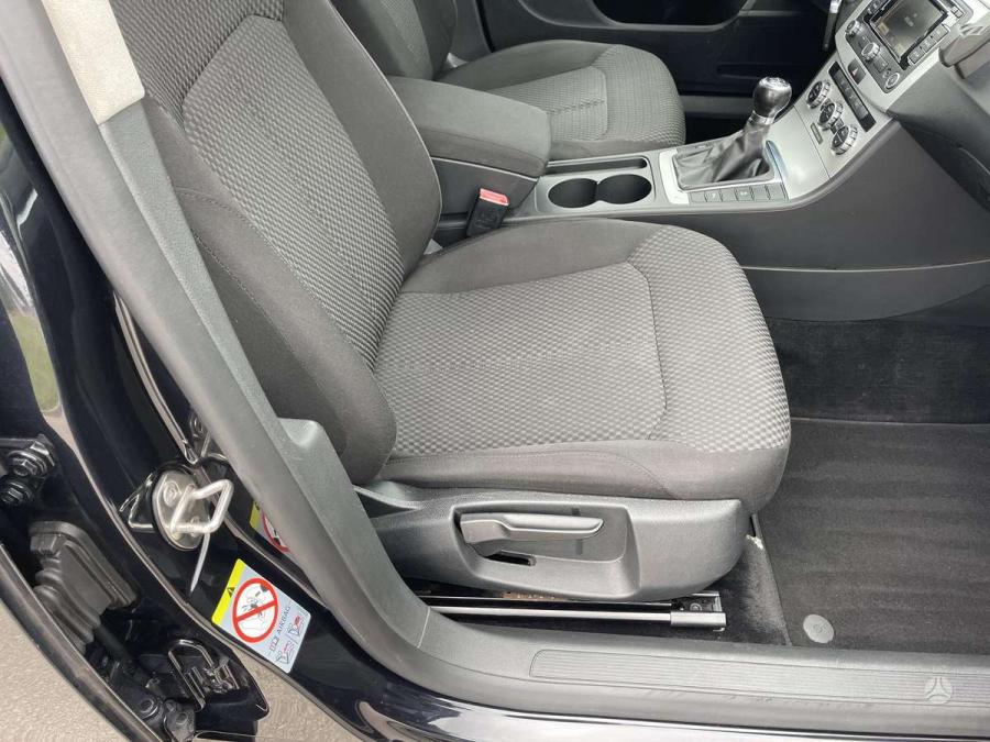 Melns Volkswagen Passat 2012 Kauņa, ar dzinēja tilpumu 1.60 L un nobraukumu 256 tūkst. km par 4650 €, foto 26 vietnē AUTOMOTO.COM.LV