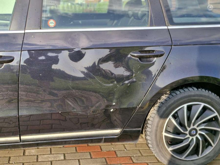 Black Volkswagen Passat 2012 in Klaipeda, with an engine capacity of 1.97 L and mileage of 316 thousand km for 3150 €, photo 6 on AUTOMOTO.COM.LV