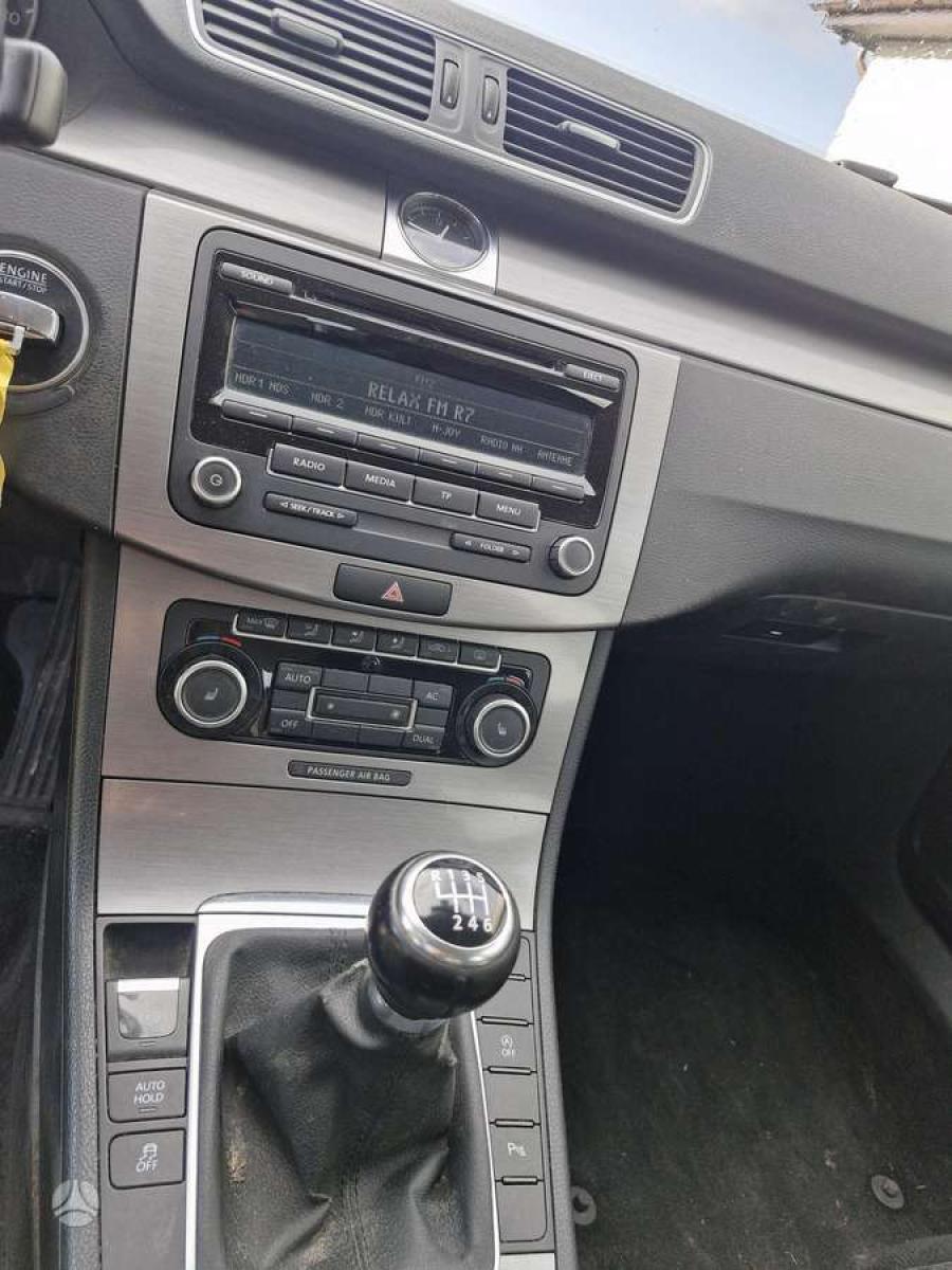 Black Volkswagen Passat 2012 in Klaipeda, with an engine capacity of 1.97 L and mileage of 316 thousand km for 3150 €, photo 9 on AUTOMOTO.COM.LV
