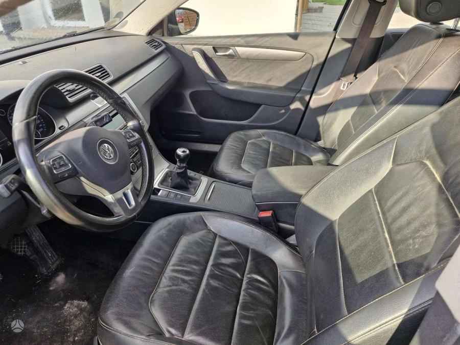 Black Volkswagen Passat 2012 in Klaipeda, with an engine capacity of 1.97 L and mileage of 316 thousand km for 3150 €, photo 10 on AUTOMOTO.COM.LV