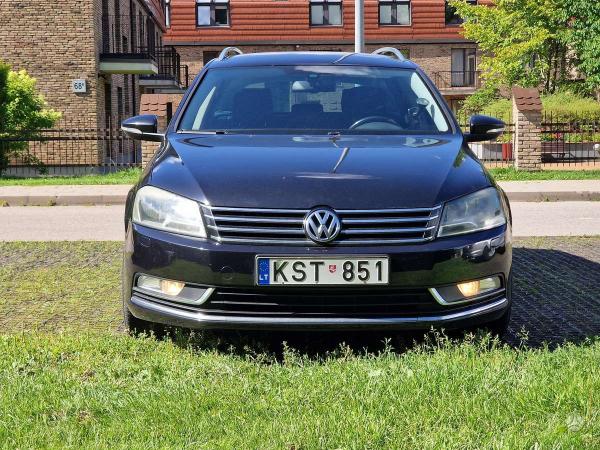 Volkswagen Passat 2012 in Vilnius on AUTOMOTO.COM.LV Black Volkswagen Passat 2012 in Vilnius, with an engine capacity of 1.97 L and mileage of 249 thousand km for 4250 €, photo 3 on AUTOMOTO.COM.LV