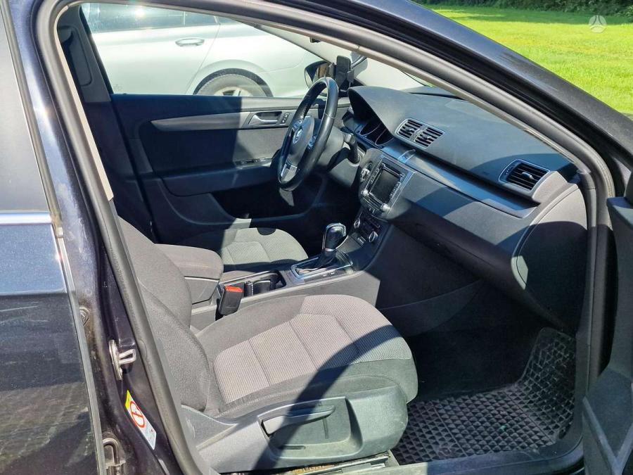 Black Volkswagen Passat 2012 in Vilnius, with an engine capacity of 1.97 L and mileage of 249 thousand km for 4250 €, photo 11 on AUTOMOTO.COM.LV