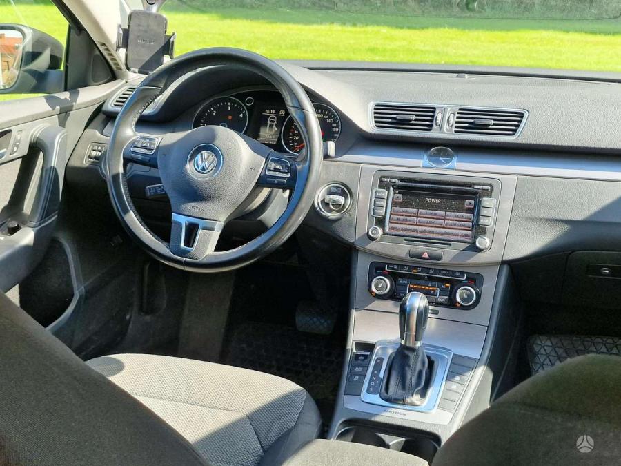 Black Volkswagen Passat 2012 in Vilnius, with an engine capacity of 1.97 L and mileage of 249 thousand km for 4250 €, photo 12 on AUTOMOTO.COM.LV