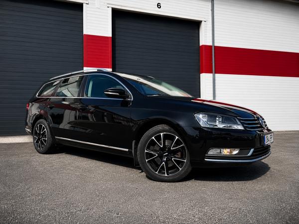 Black Volkswagen Passat 2012 in Parnu, with an engine capacity of 0.00 L and mileage of 281 thousand km for 4900 €, photo 3 on AUTOMOTO.COM.LV